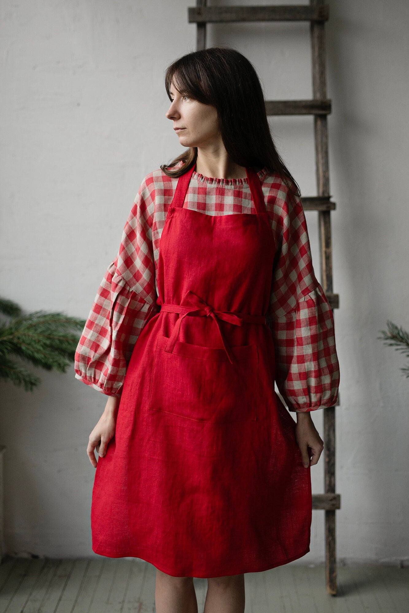 Strawberry Christmas Traditional Linen Apron – allthebeautifullinen